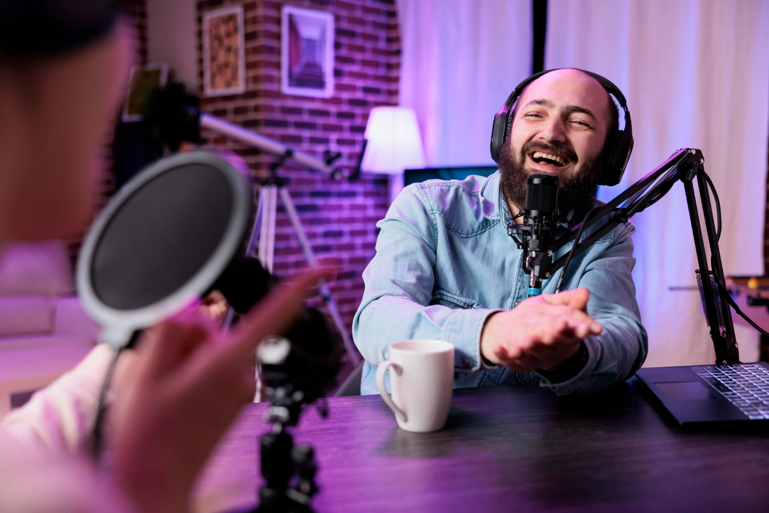 5 maneras para aprovechar la popularidad de los podcasts - ANDA